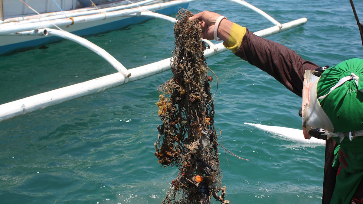 Philippines project turns 'ghost' fishing nets into carpets - The World ...