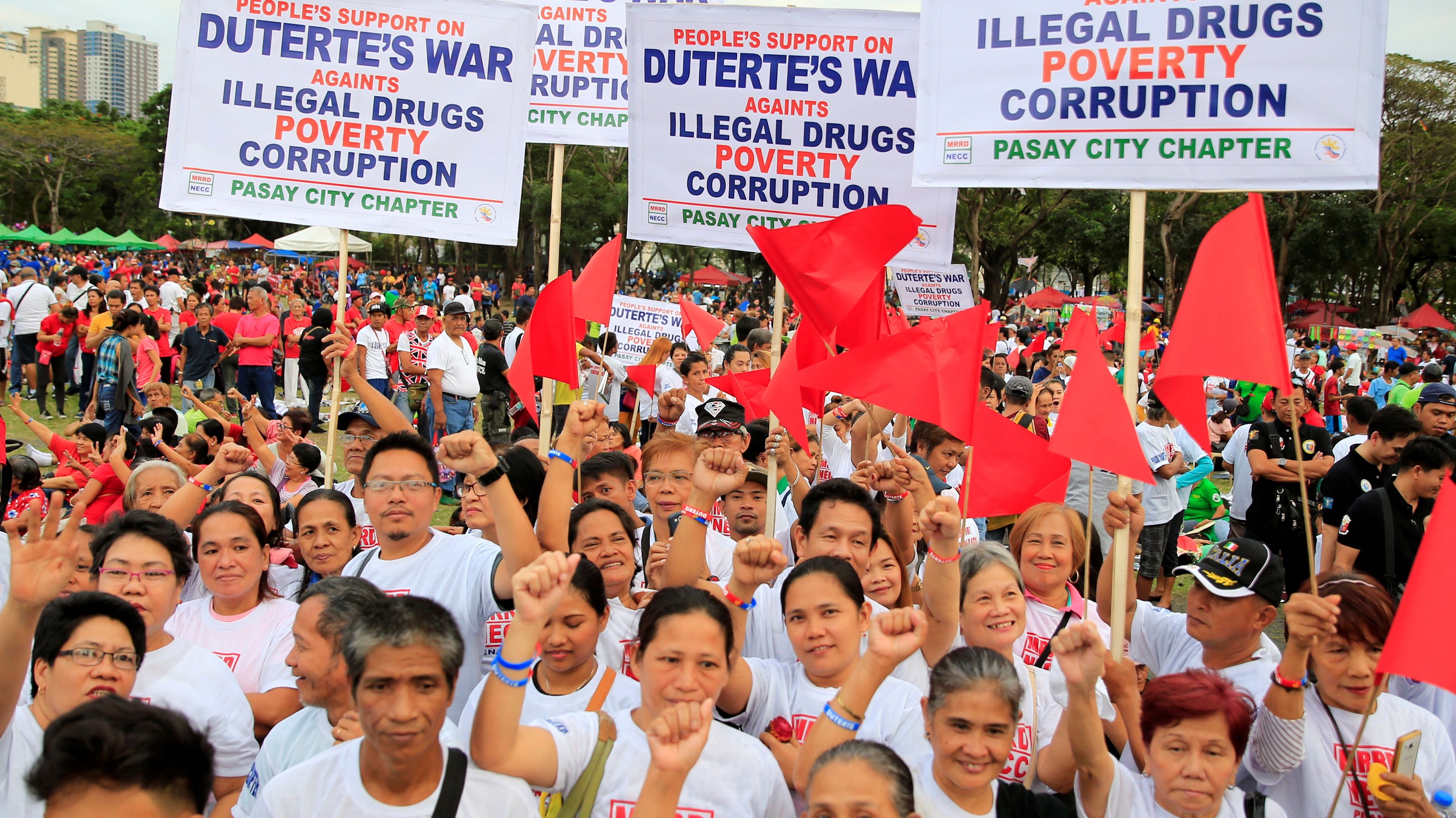 Mass rallies for and against the president of the Philippines erupt in ...