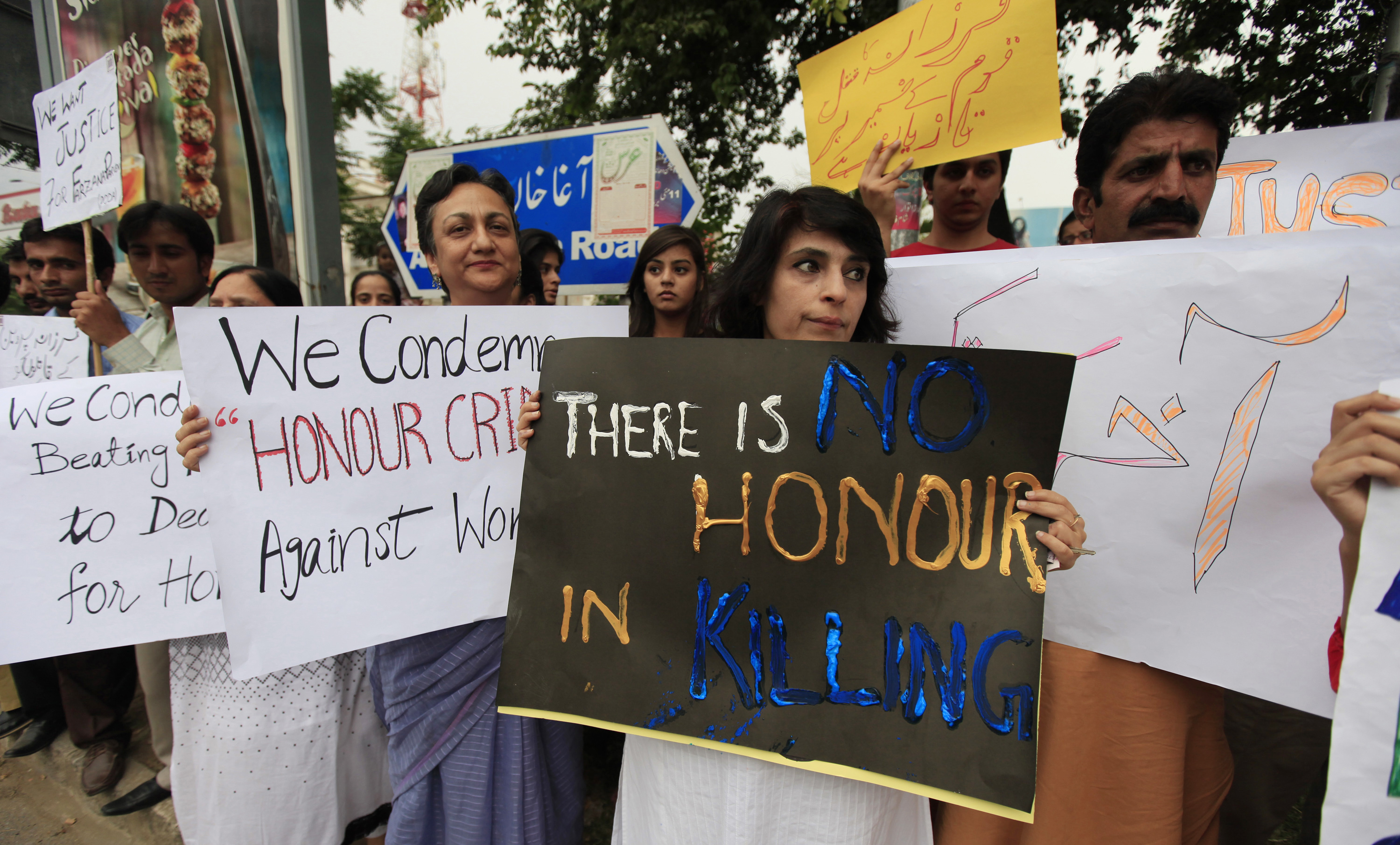 Pakistan unanimously passes legislation to try to stop 'honor killings ...