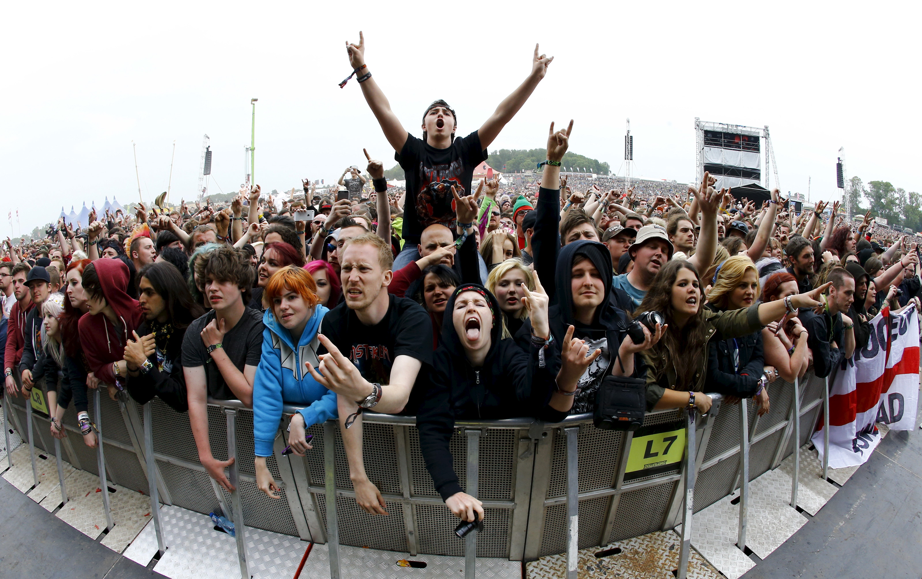 UK police scan faces of 90,000 people at a festival without forewarning ...