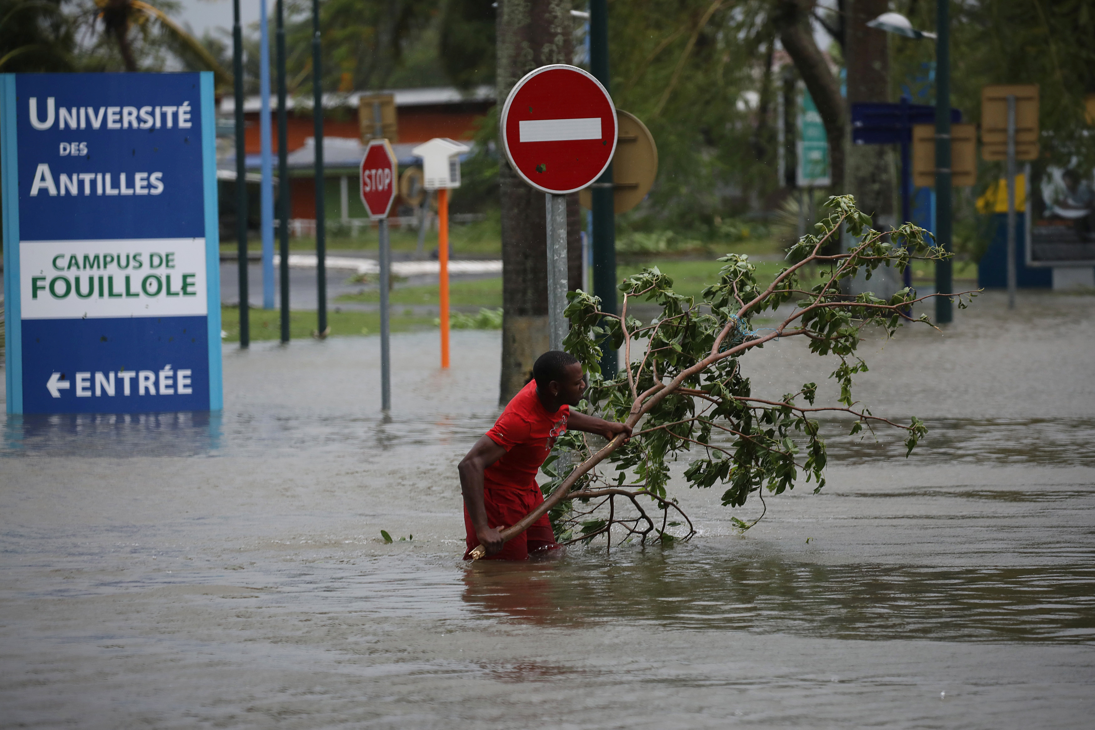 After pummeling Dominica, Hurricane Maria forces Puerto Rico and Virgin ...