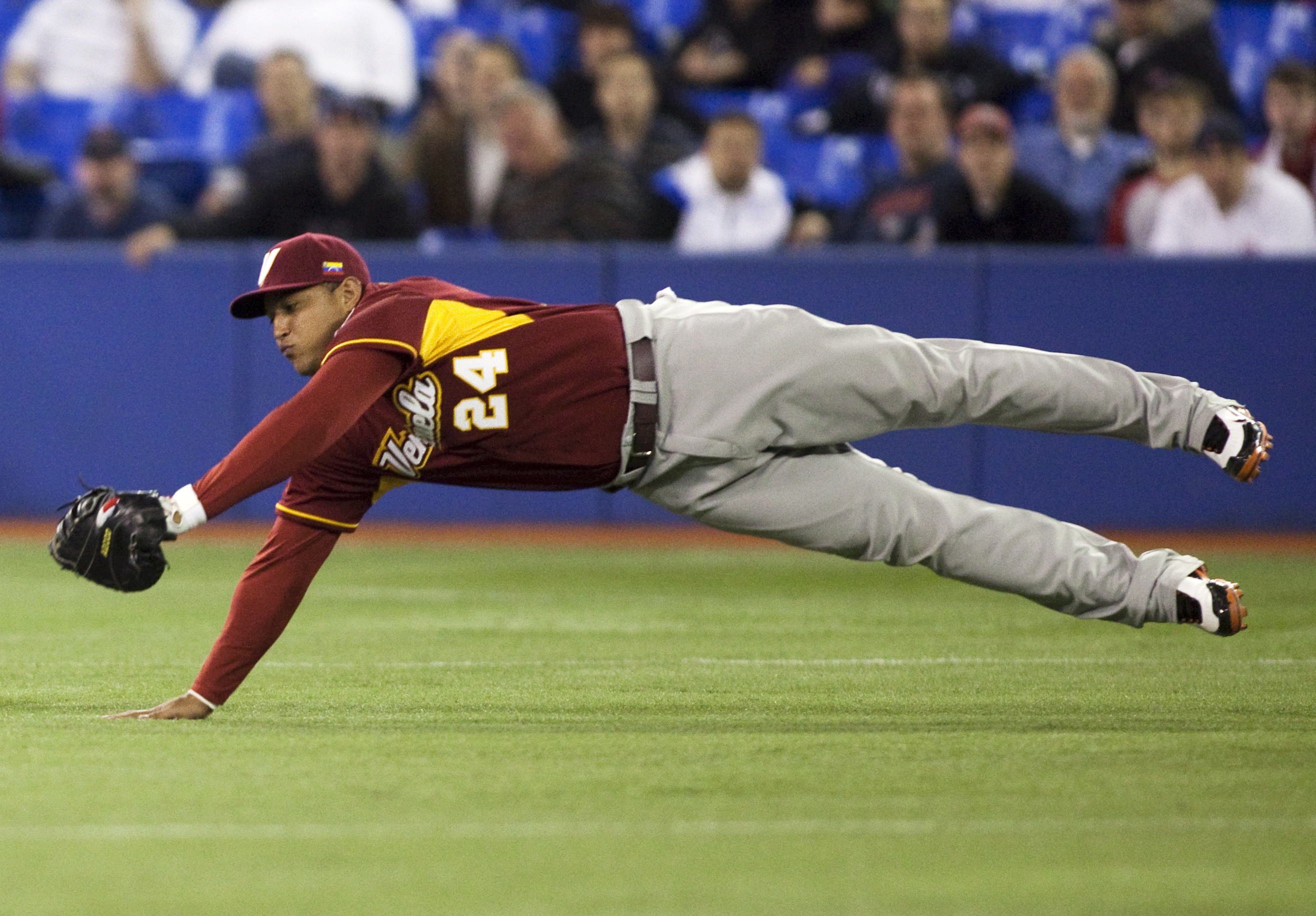 Venezuelan baseball players try to stop unrest in the country with ...