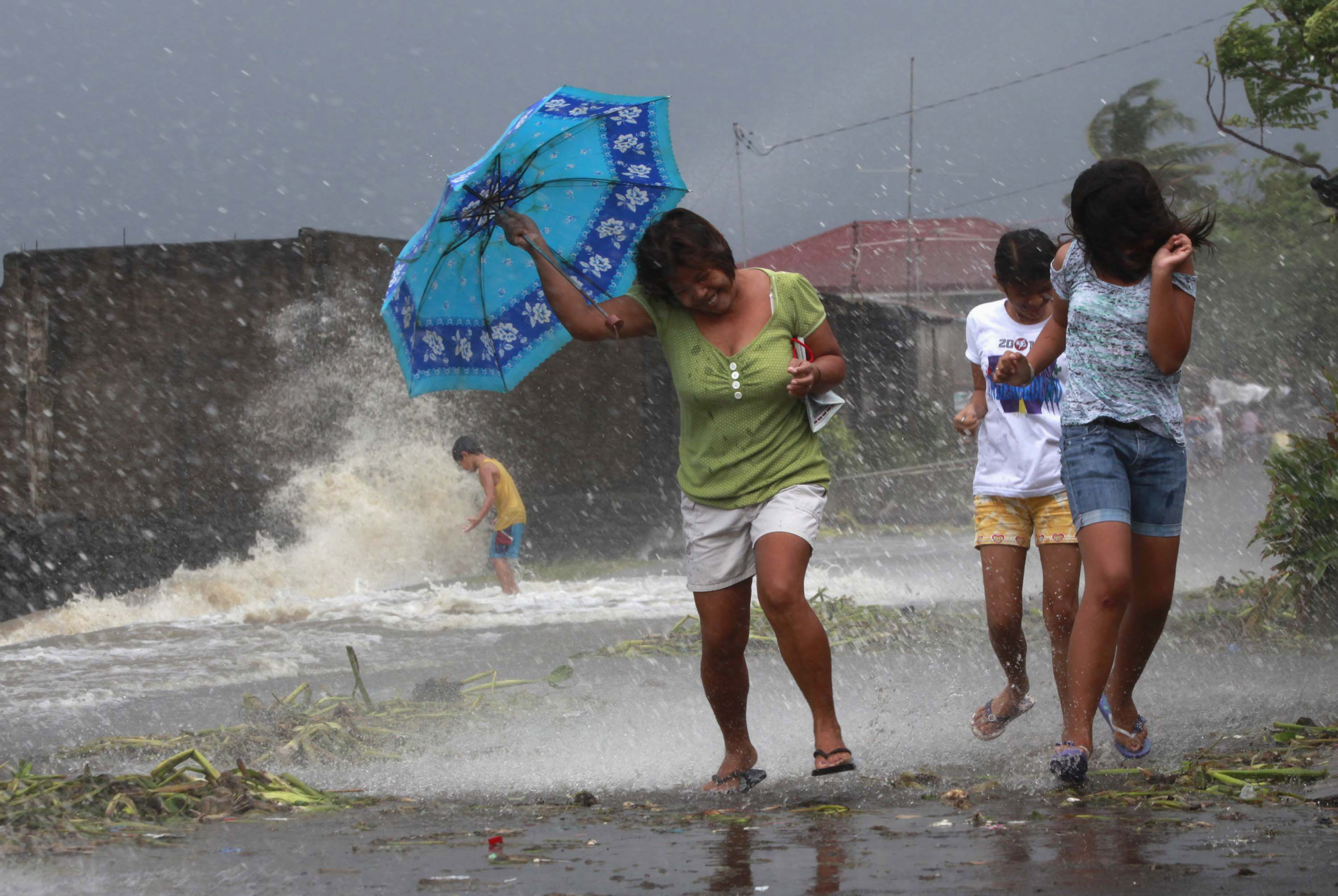Monster storm Haiyan batters the Philippines - The World from PRX