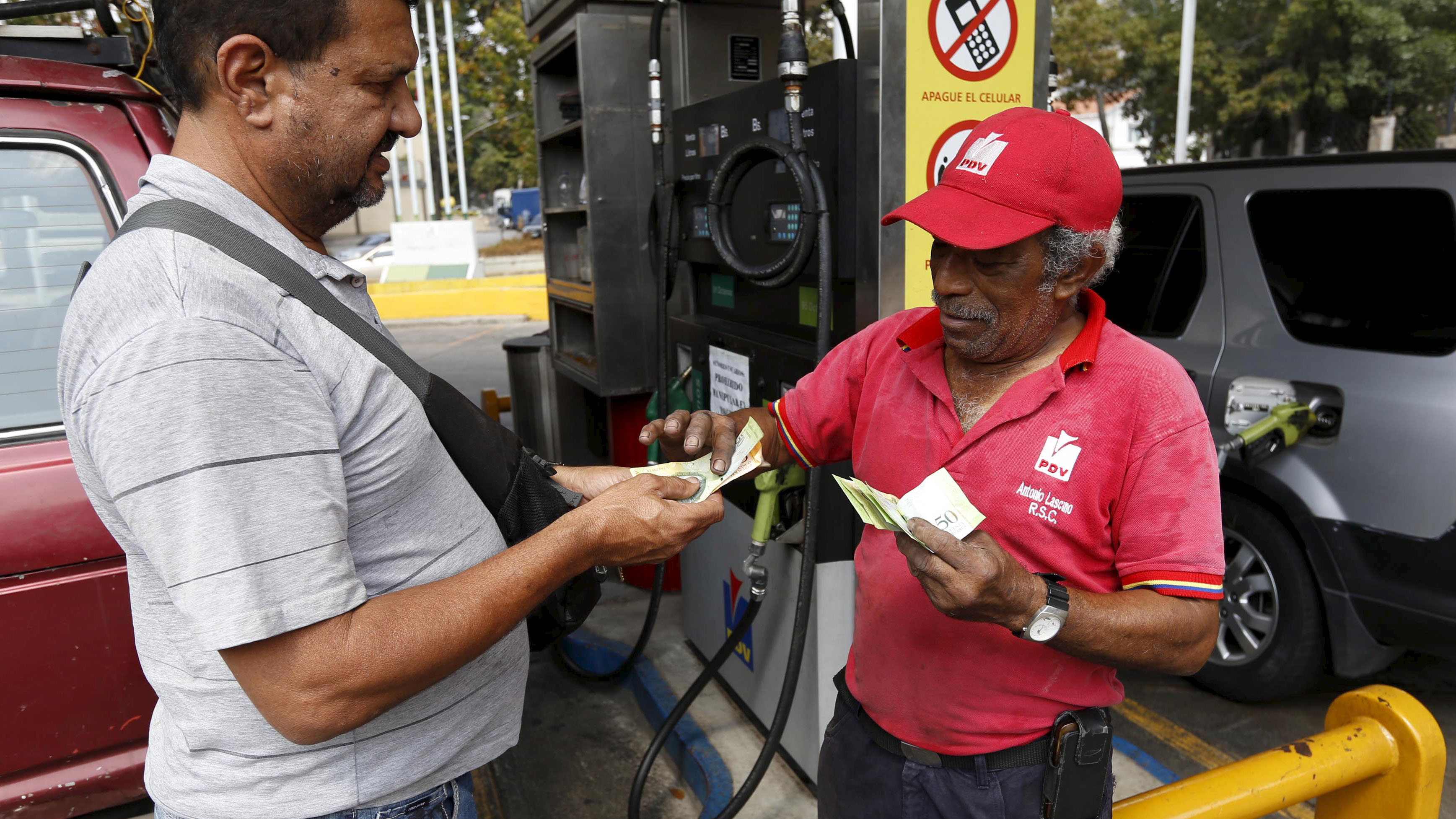 Venezuelan gas prices soar 6,000 percent, but a tank still costs less ...