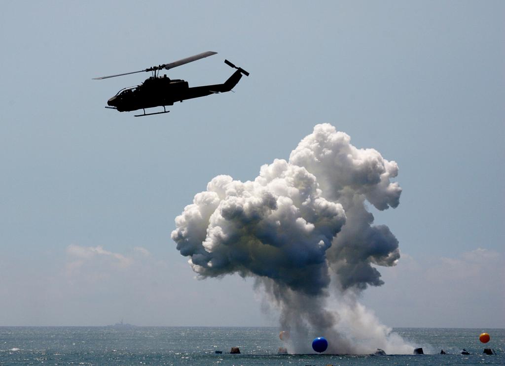 It's not unusual to transport 'dummy' Hellfire missiles on civilian ...
