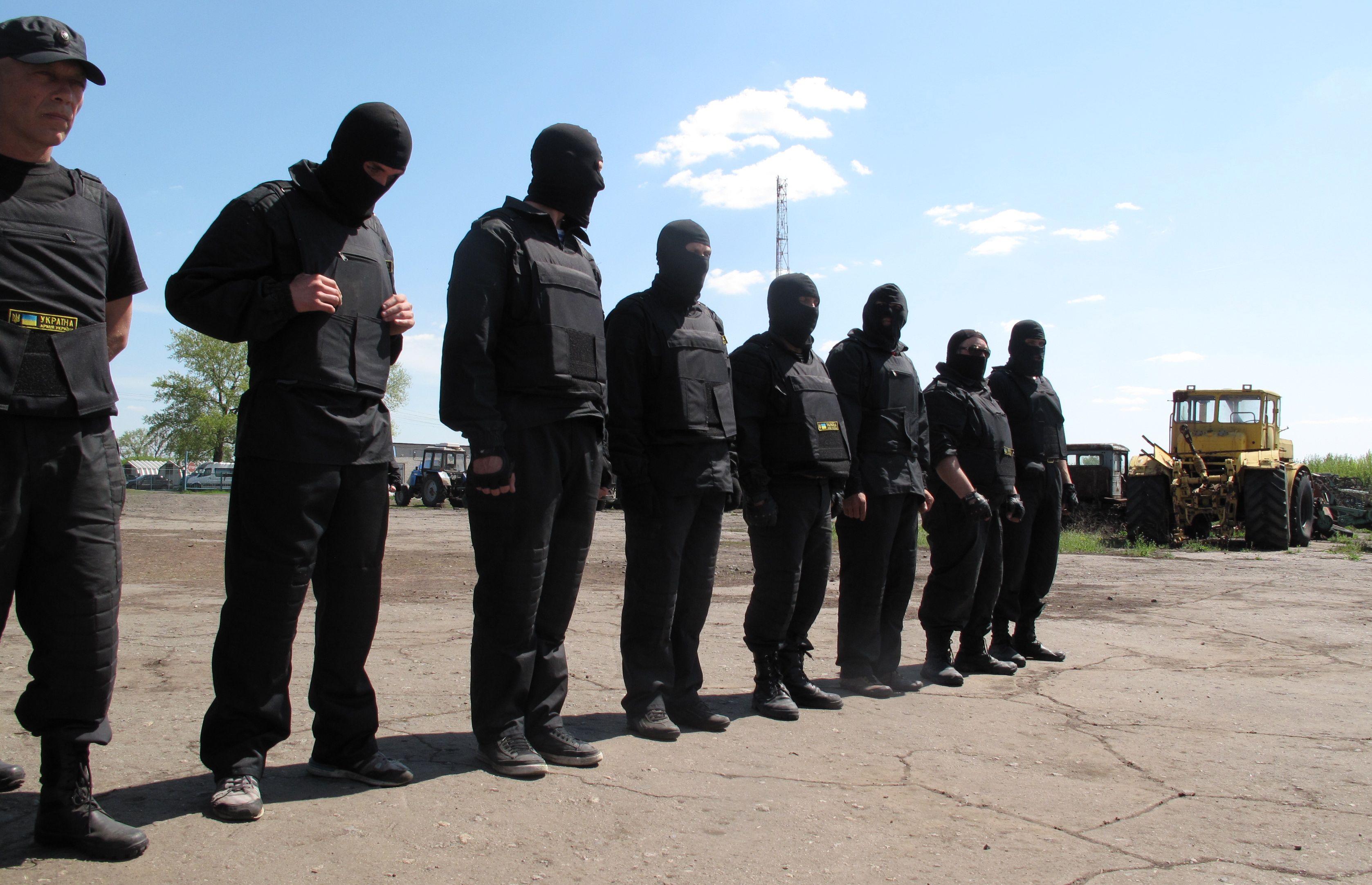 Pro-Ukraine militias are forming to counter the pro-Russia separatists ...