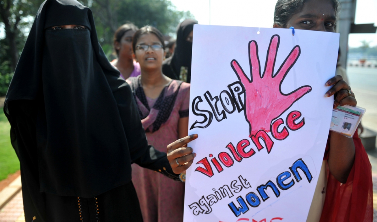 Man Beheads Sister In Broad Daylight In India Bystander Captures Video