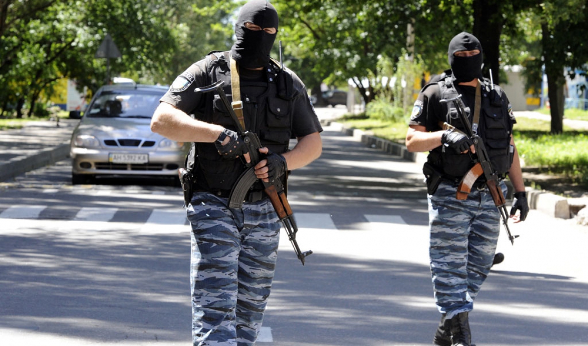 Ukrainian forces attack separatist bases in the east | The World from PRX