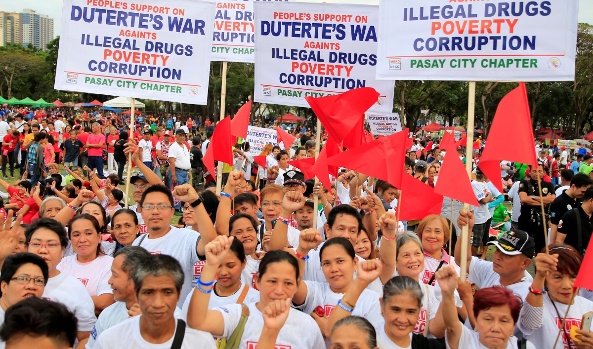 Mass rallies for and against the president of the Philippines erupt in ...