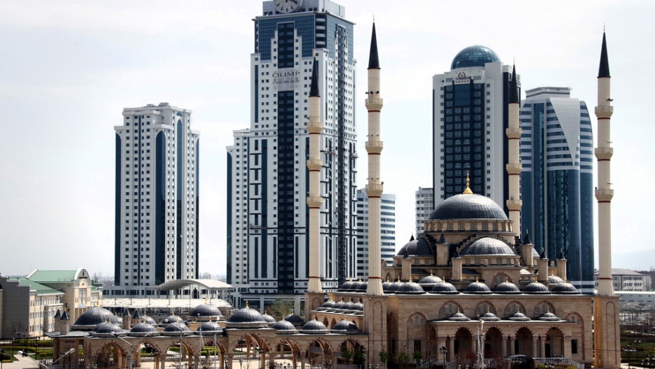 Skyscraper fire destroys gleaming tower in center of Grozny, Chechnya ...