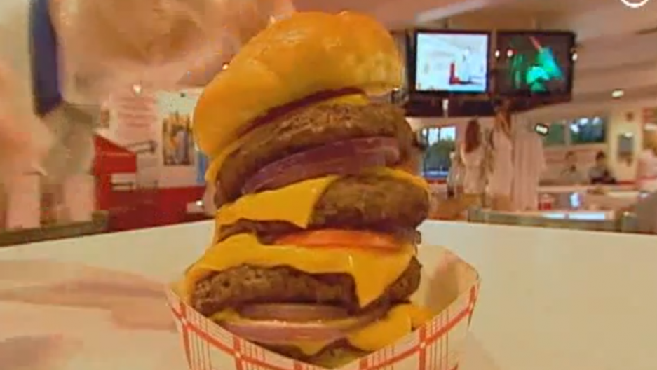 Man has suspected heart attack while eating 6,000-calorie burger at ...
