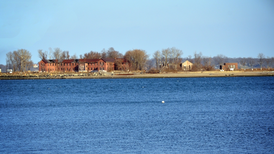 Hart Island Project tries to find stories of people buried at New York ...