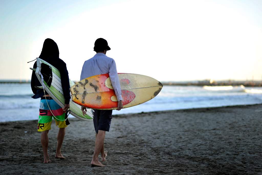 Surfer rides 90-foot wave, claims record - The World from PRX