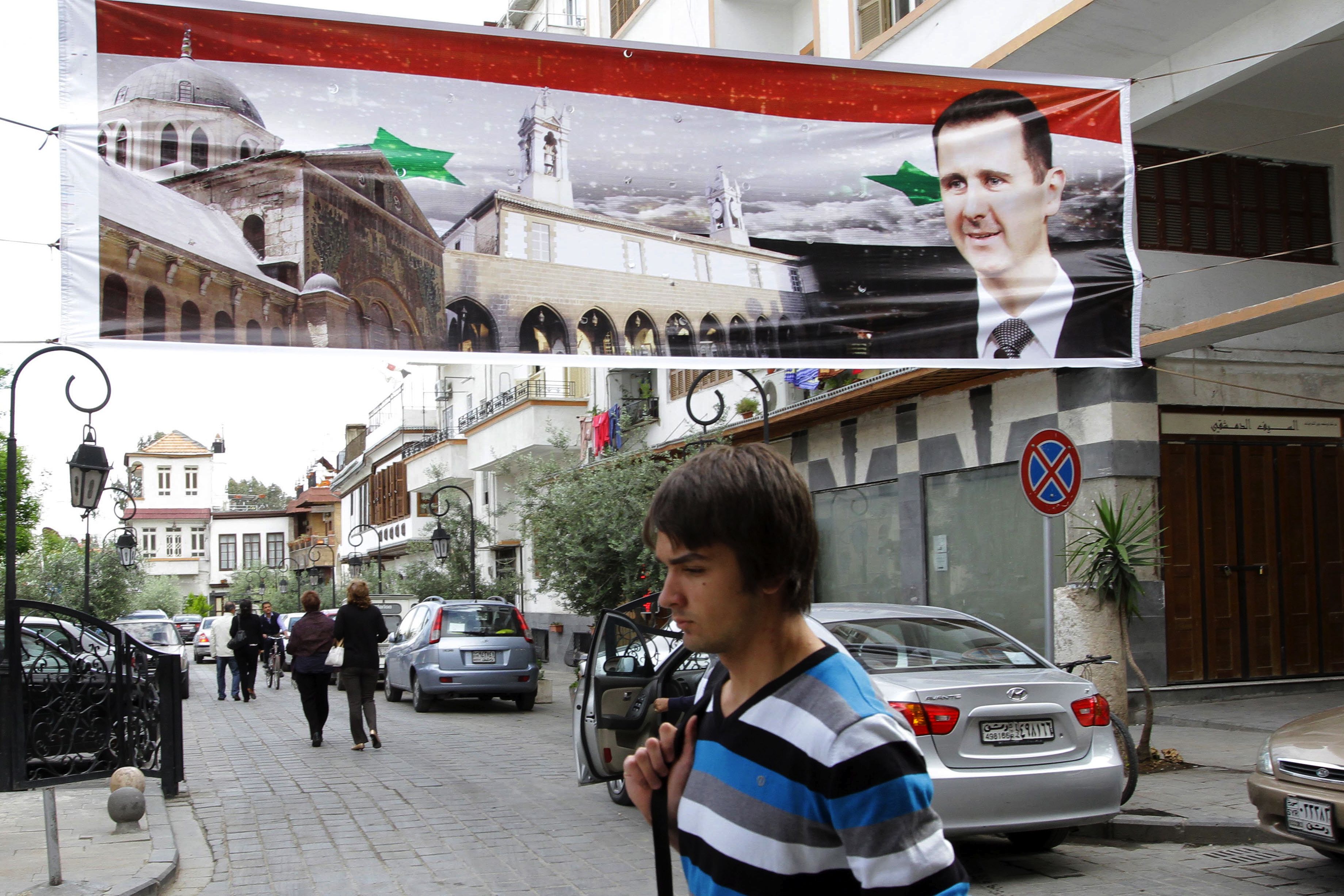 Syria: Helicopters, tanks reportedly used in assault on Deraa (VIDEO ...