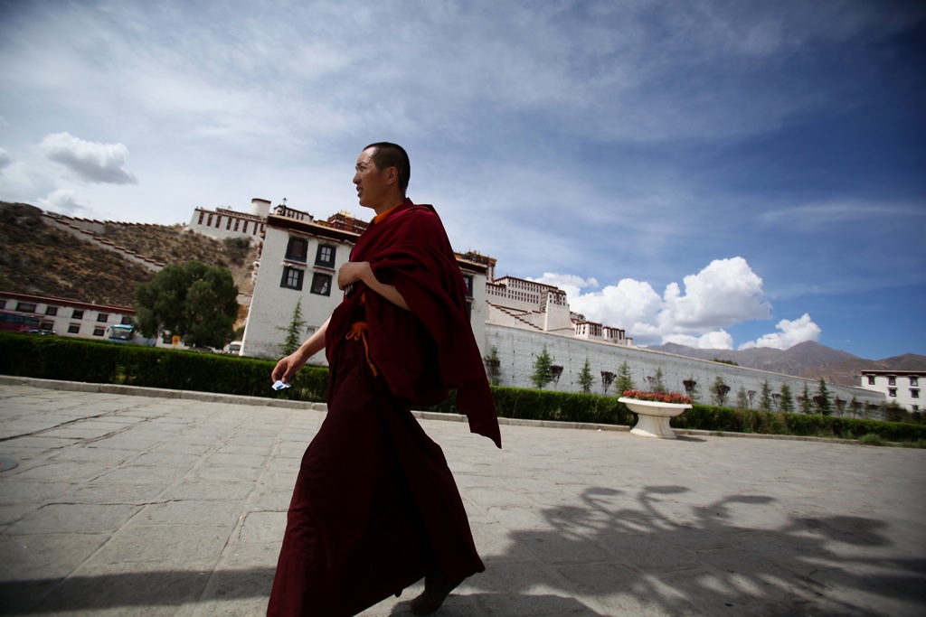 Tenth Tibetan monk sets himself on fire, activist group say - The World ...