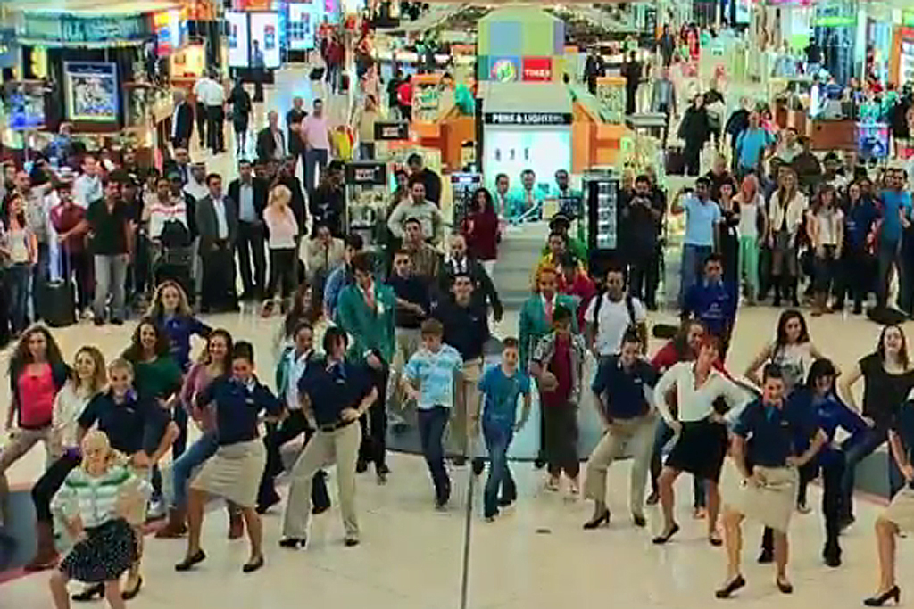 ‘Flash mob’ storms airport in Dubai - The World from PRX