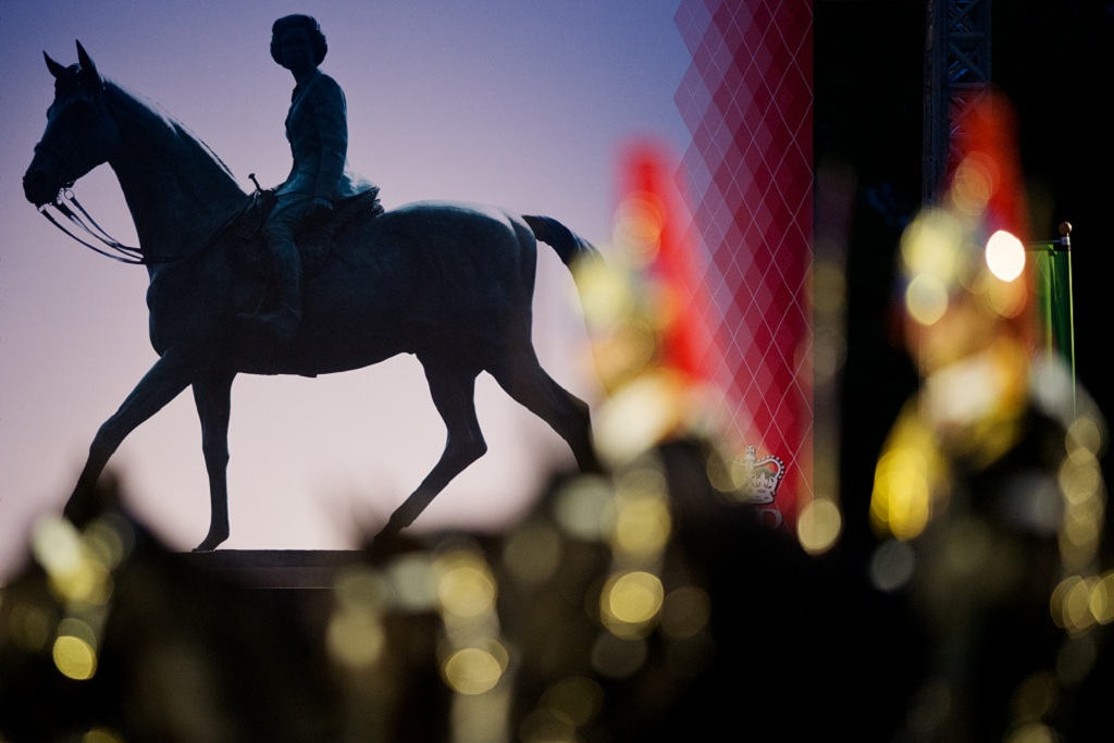 Queen Elizabeth jubilee celebrations kick off with equestrian ...