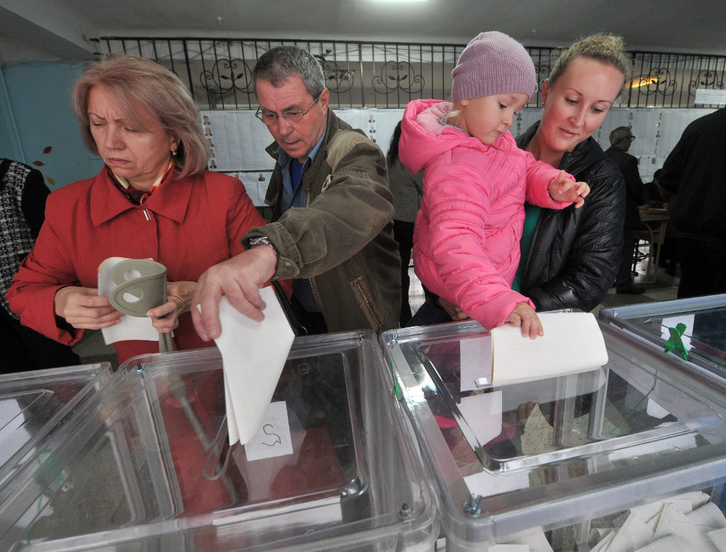 Watch a panda vote in Ukraine election (VIDEO) - The World from PRX