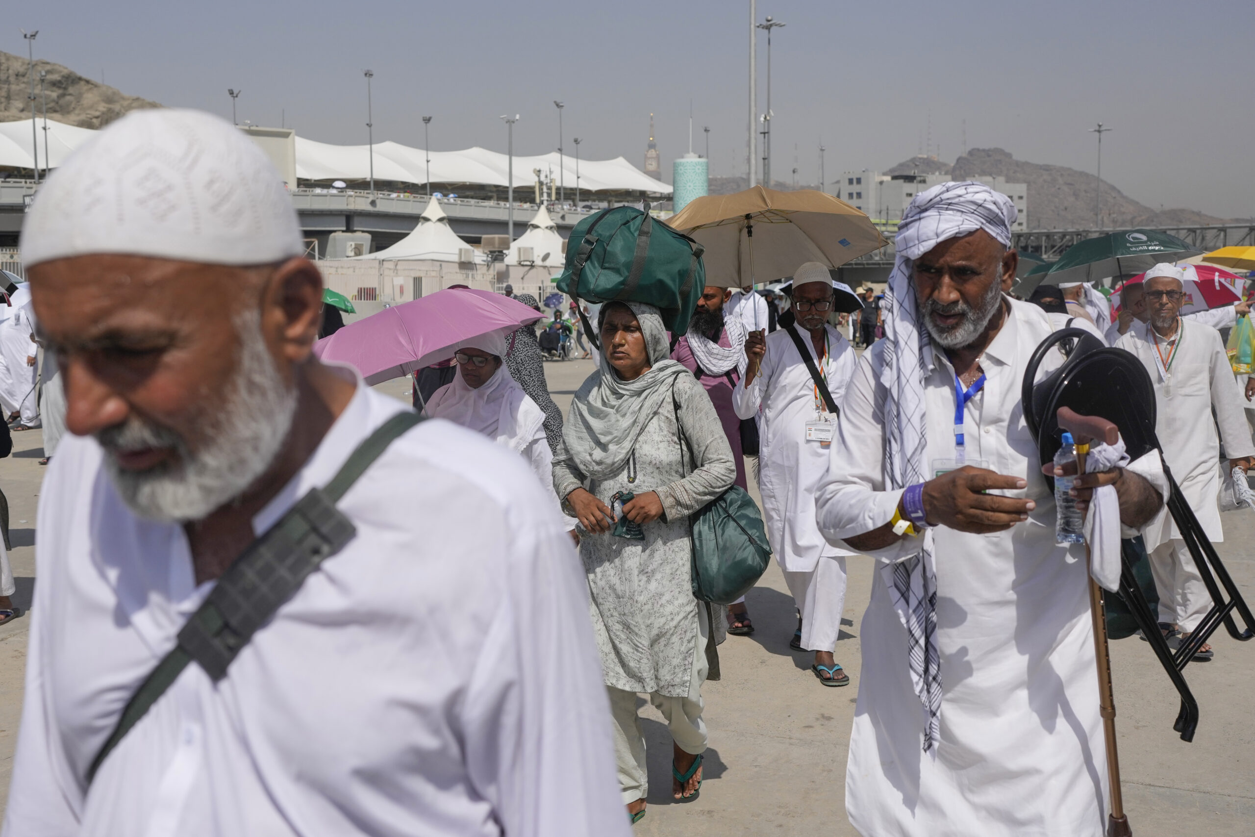 Travelers making Hajj pilgrimage to Mecca and Medina brave dangerous ...