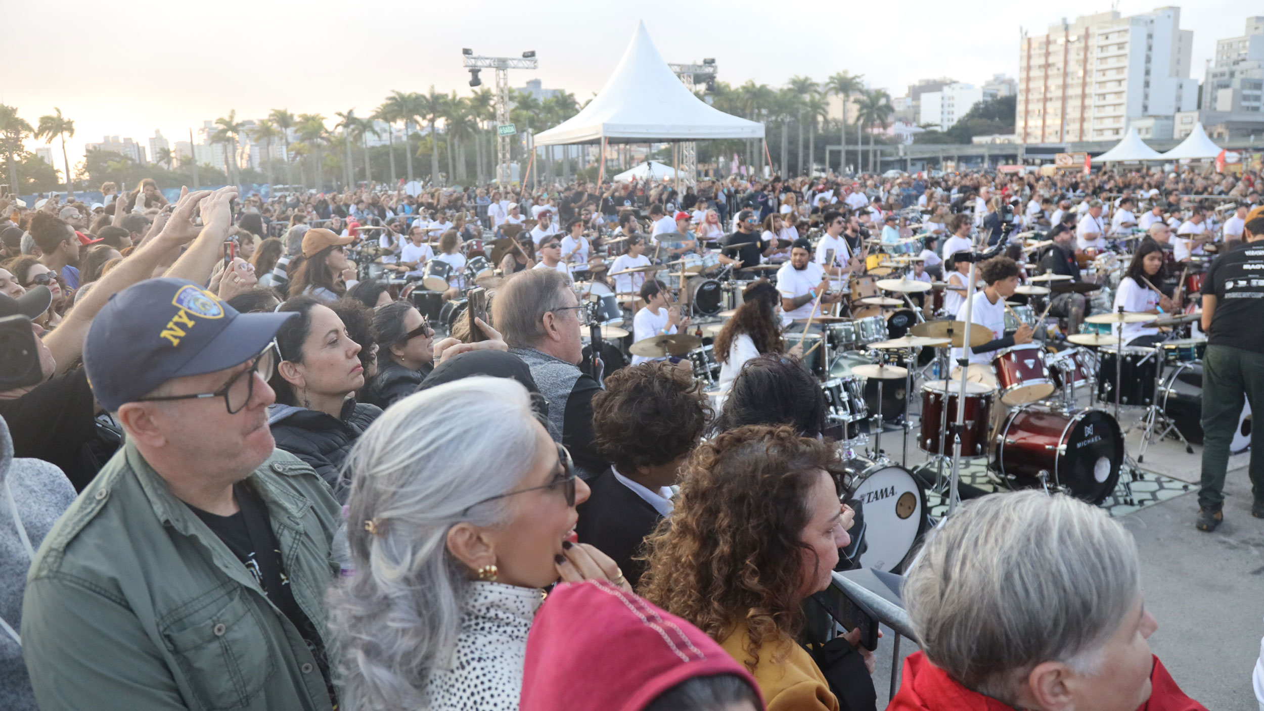Rock ‘n’ roll, Brazilian style: Hundreds participate in the largest ...
