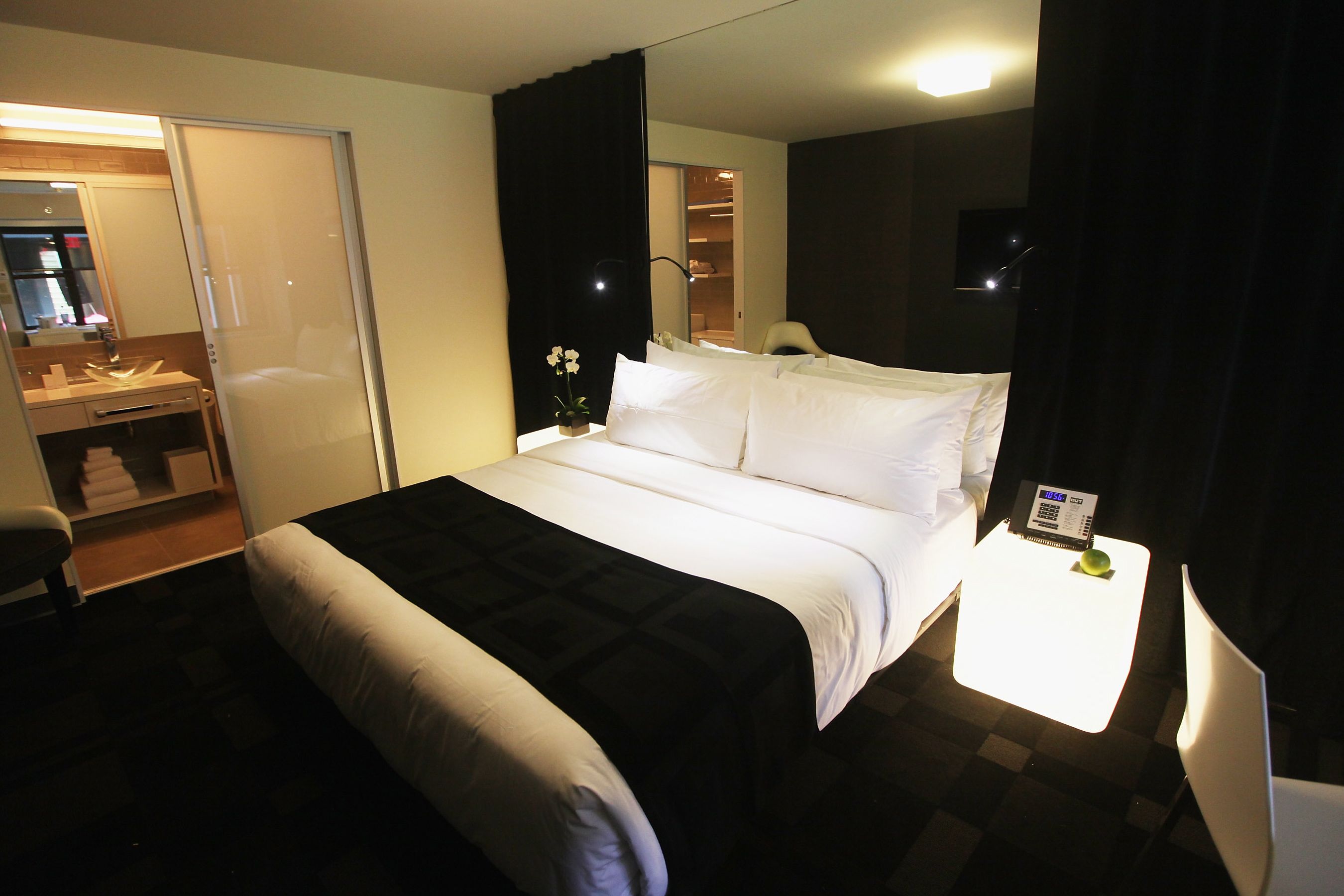 US service sector expands at fastest rate in a year - The World from PRX