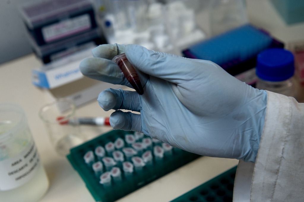 US scientists map unborn baby's entire genetic code using parents' DNA ...