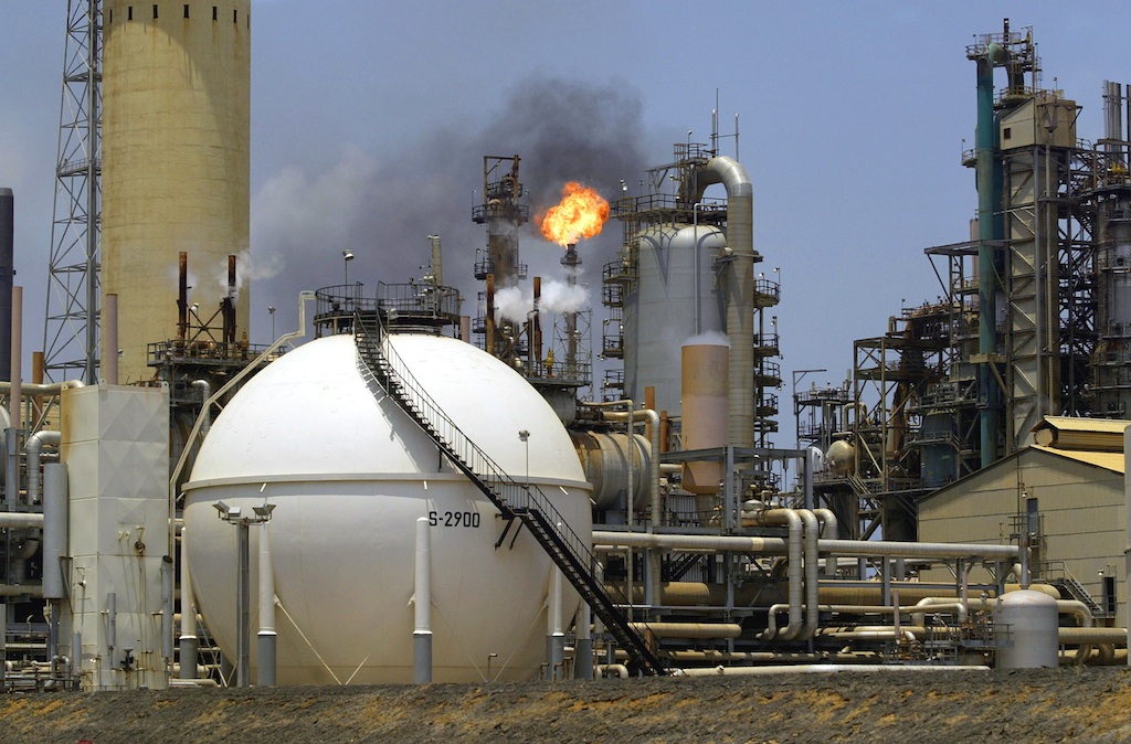 Venezuela refinery blast kills at least 39 (VIDEO) - The World from PRX