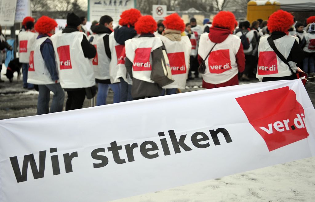 German public sector workers to get pay rise, ending strikes - The ...