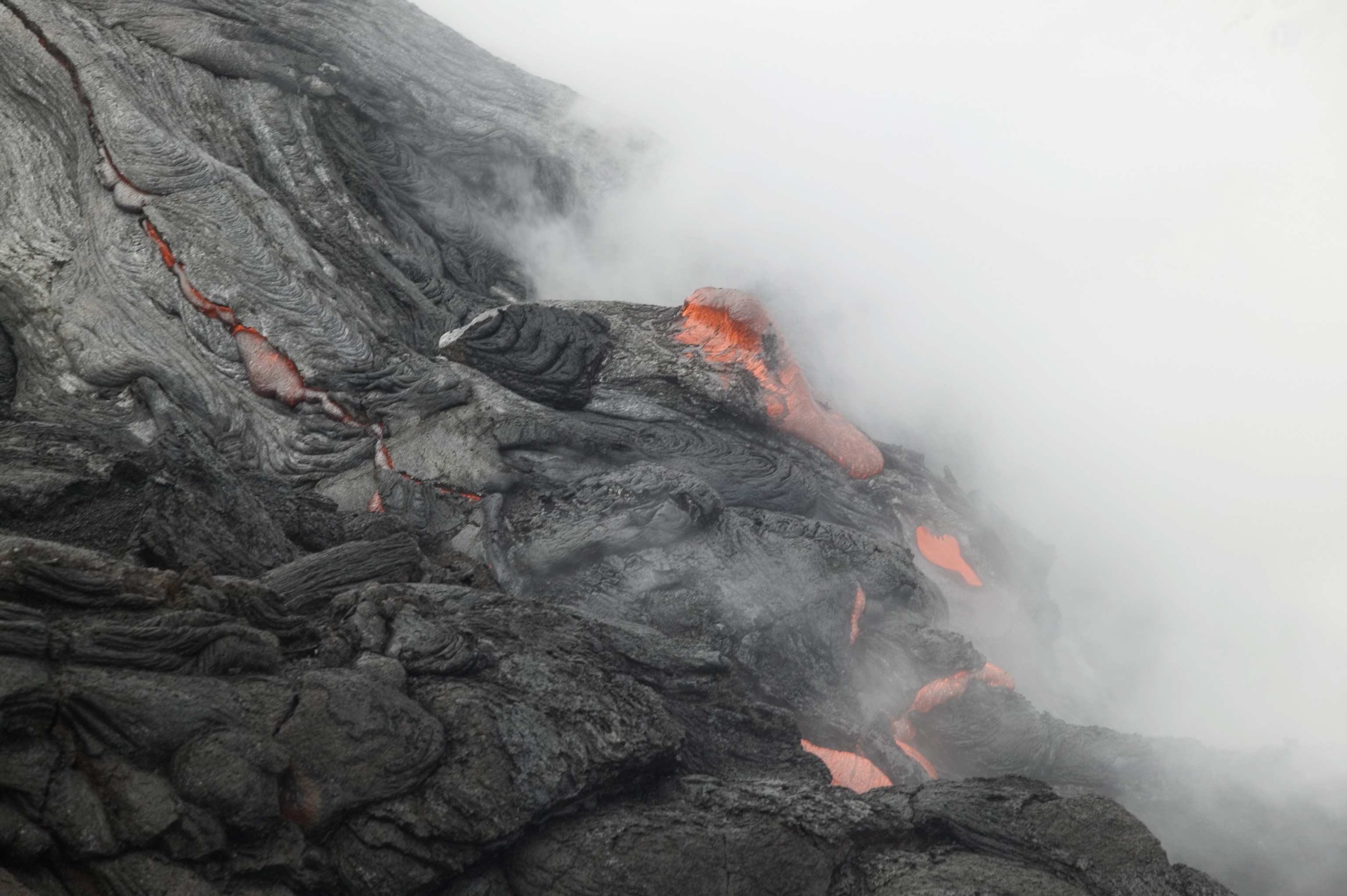 After 29 years of eruptions, Hawaiian volcano finally burns down last ...