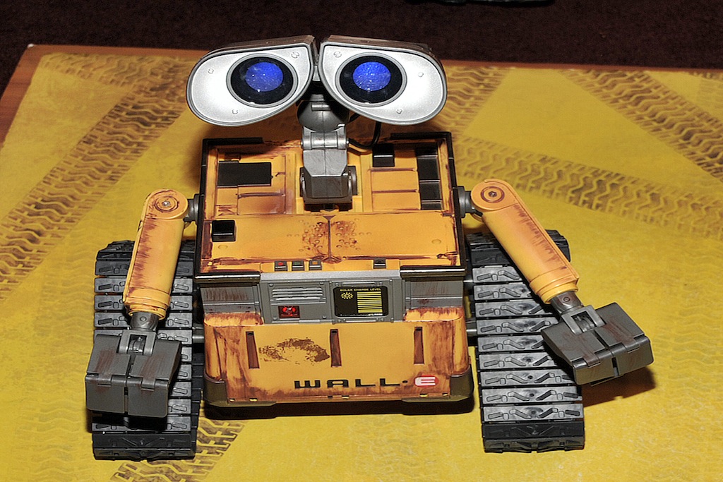 Man builds WALL-E robot - The World from PRX