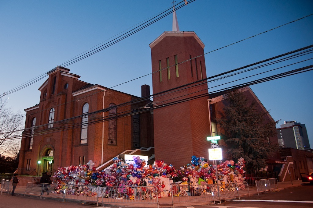 Whitney Houston's funeral: 1,500 gather at New Hope Baptist Church in ...