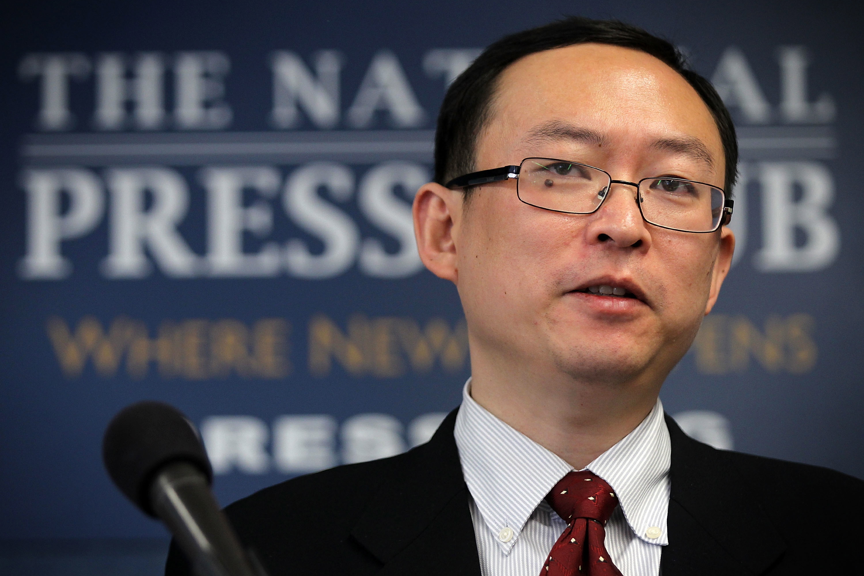 Chinese writer Yu Jie flees to US, speaks about harassment and torture ...